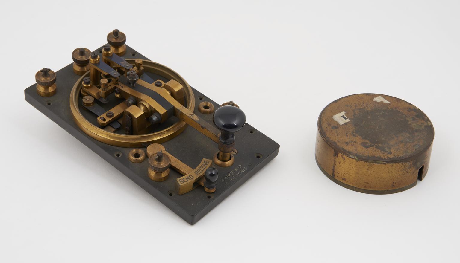10. Two telegraph keys | Science Museum Group Collection