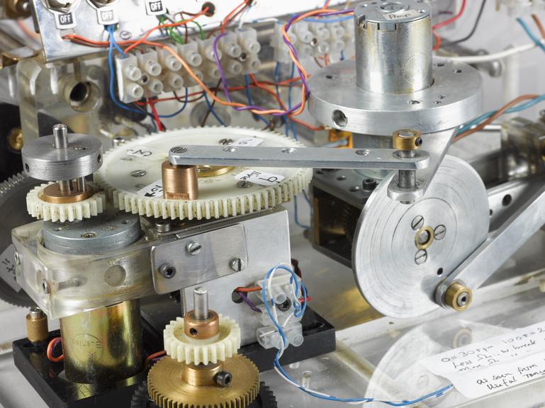 Wave Machine / Sinewave Drawing Machine developed and built by Dr Jack ...