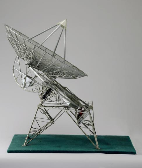Working Model of Radio Dish from One Mile Telescope,Cambridge | Science ...