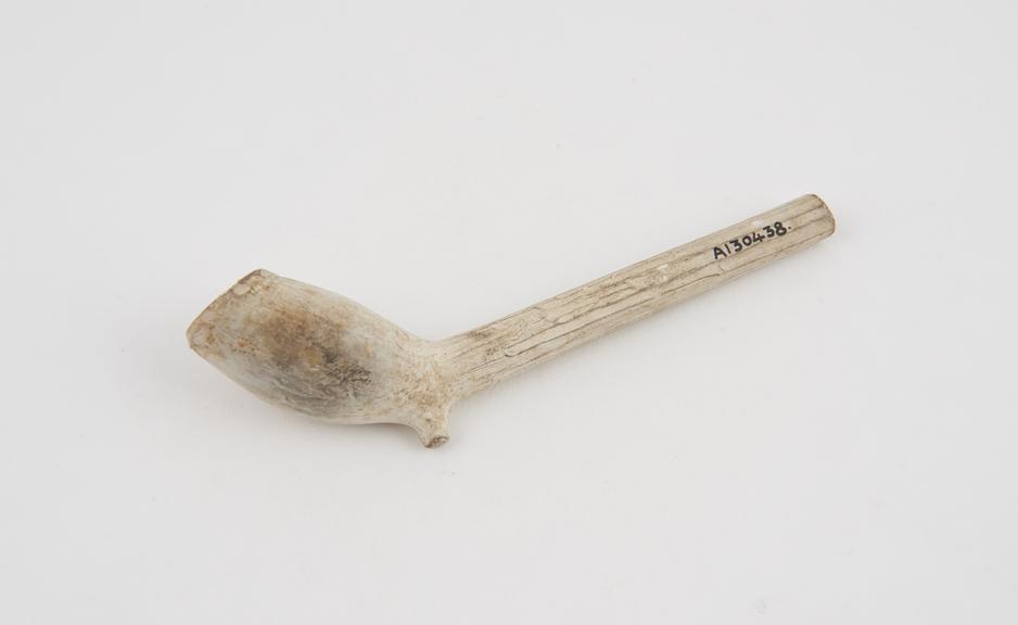 Clay tobacco pipe | Science Museum Group Collection