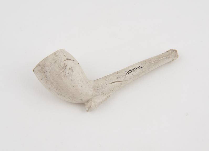 Clay tobacco pipe | Science Museum Group Collection