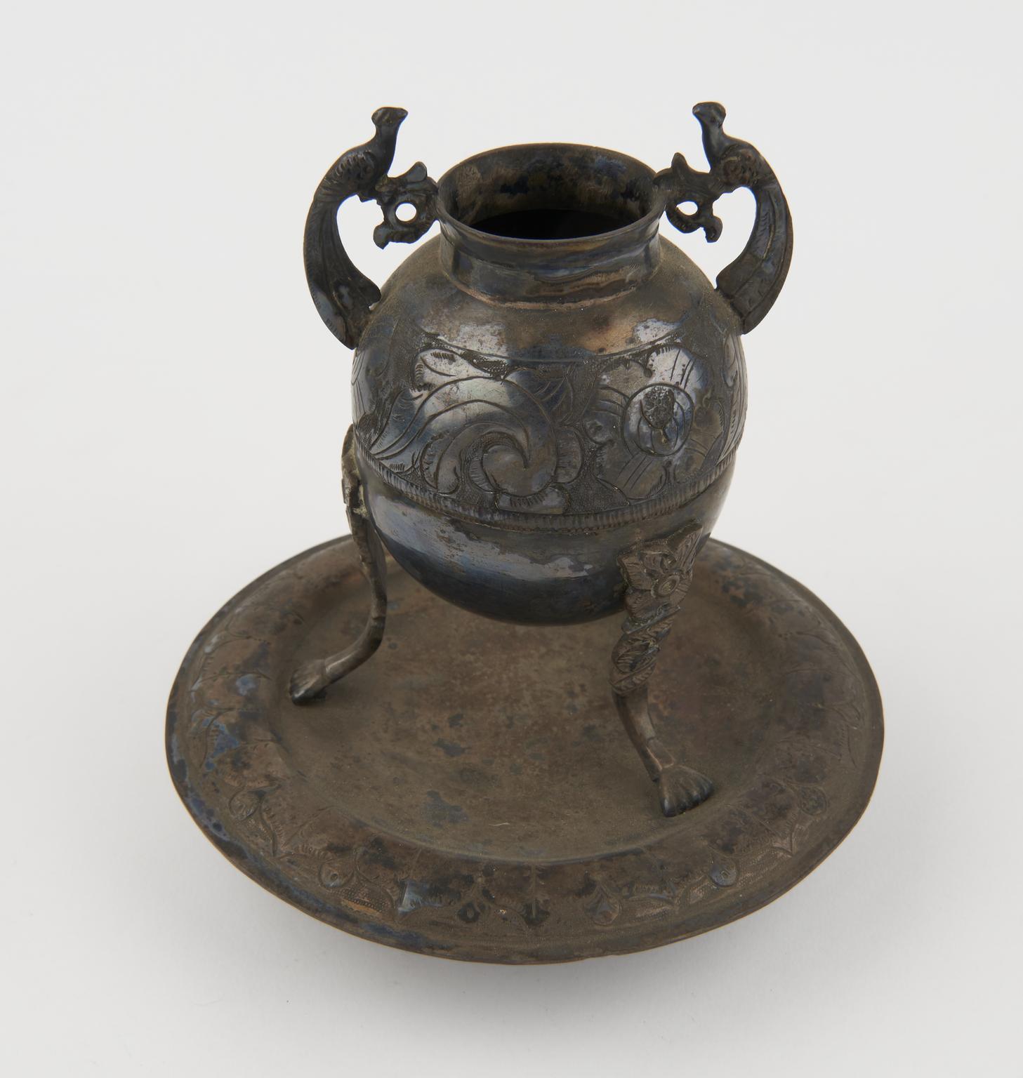 Silver mate tripod cup attached to circular tripod base | Science ...