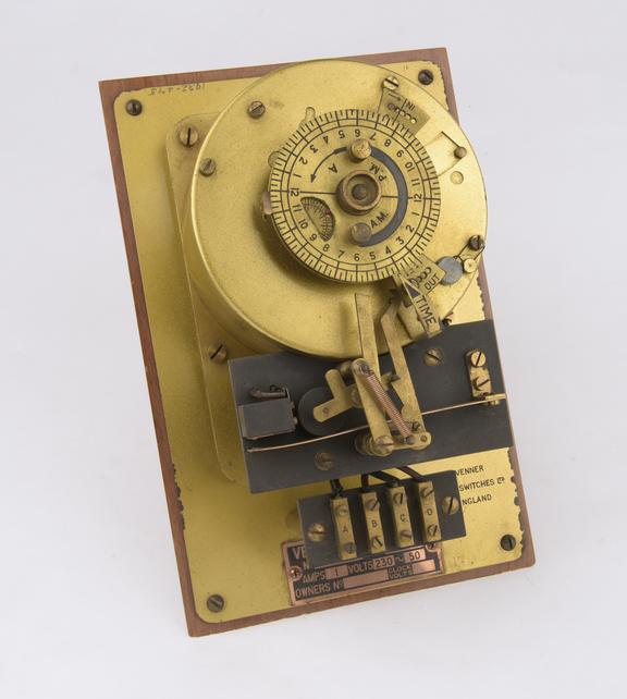Standard type solar dial with electric motor | Science Museum Group ...