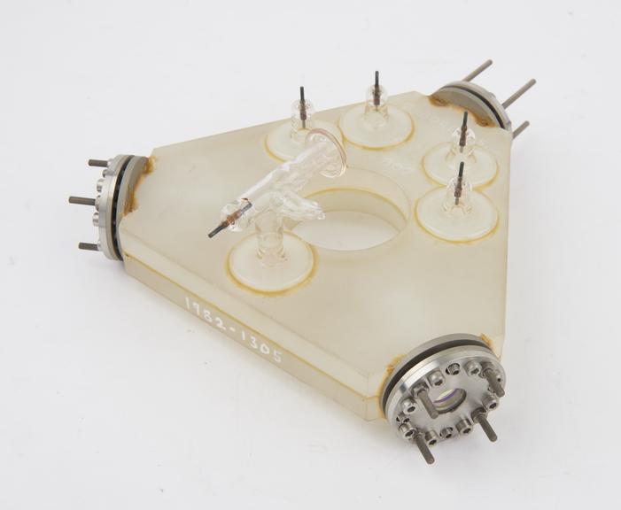 Early experimental laser gyroscope, 1979 | Science Museum Group Collection