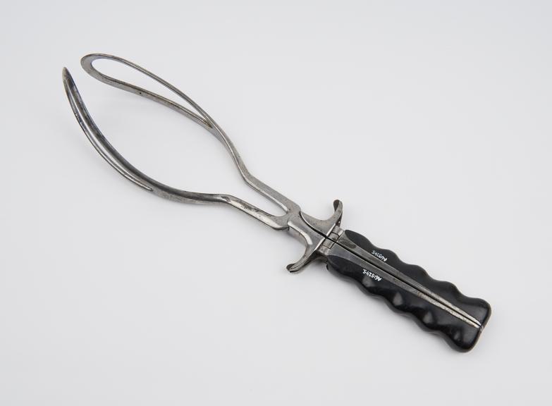 Axis traction obstetrical forceps | Science Museum Group Collection