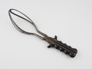 Axis traction obstetrical forceps | Science Museum Group Collection