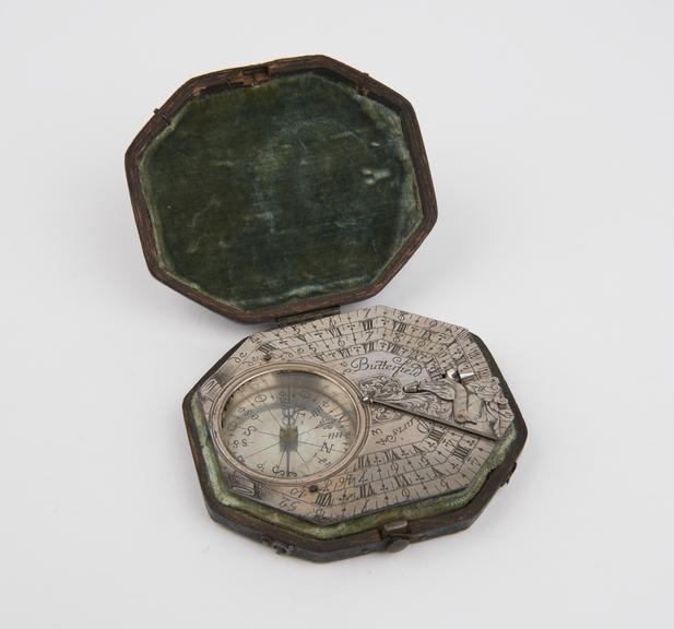Pocket sun dial with folding gnomon and case | Science Museum Group ...
