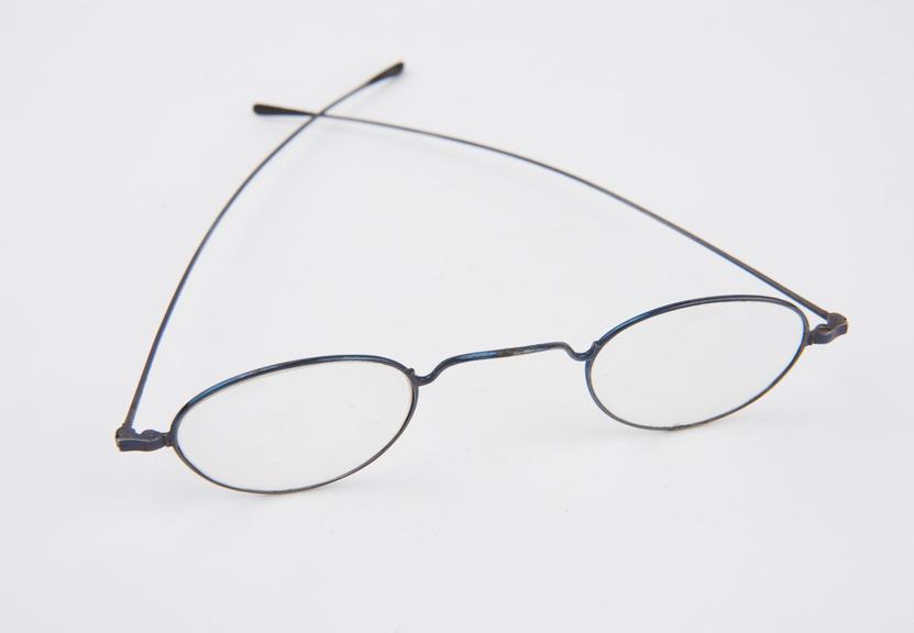 Pantoscopic spectacles with single piece side-arms | Science Museum ...
