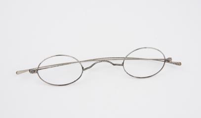 Canadian spectacles with oval lenses, one piece side-arms and 'special ...