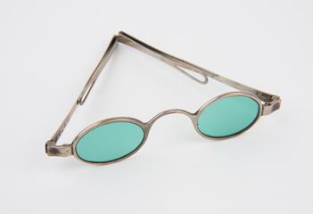 'Eye-preserver' spectacles with folding side-arms | Science Museum ...