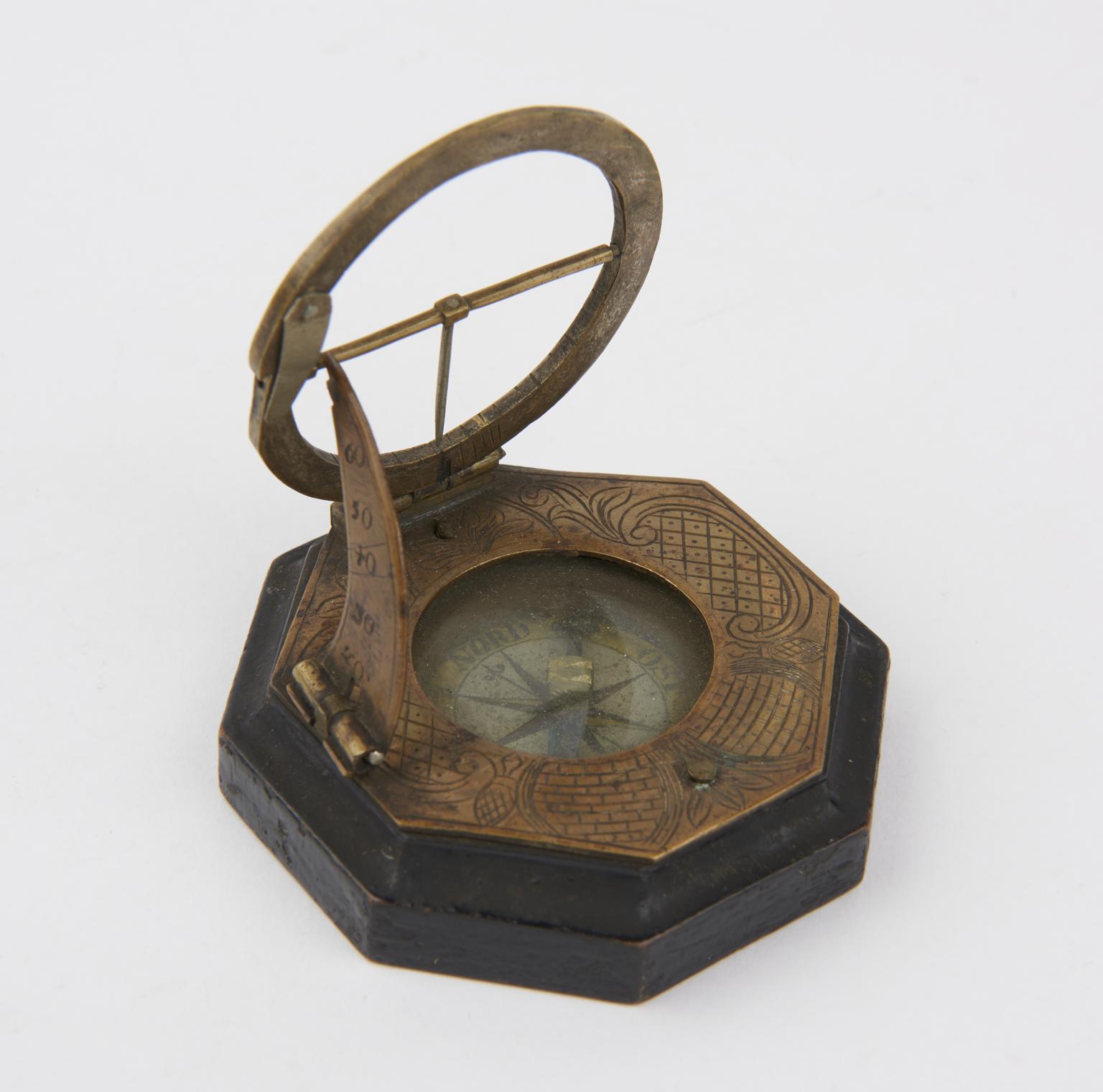 Octagonal brass dial mounted on wood | Science Museum Group Collection