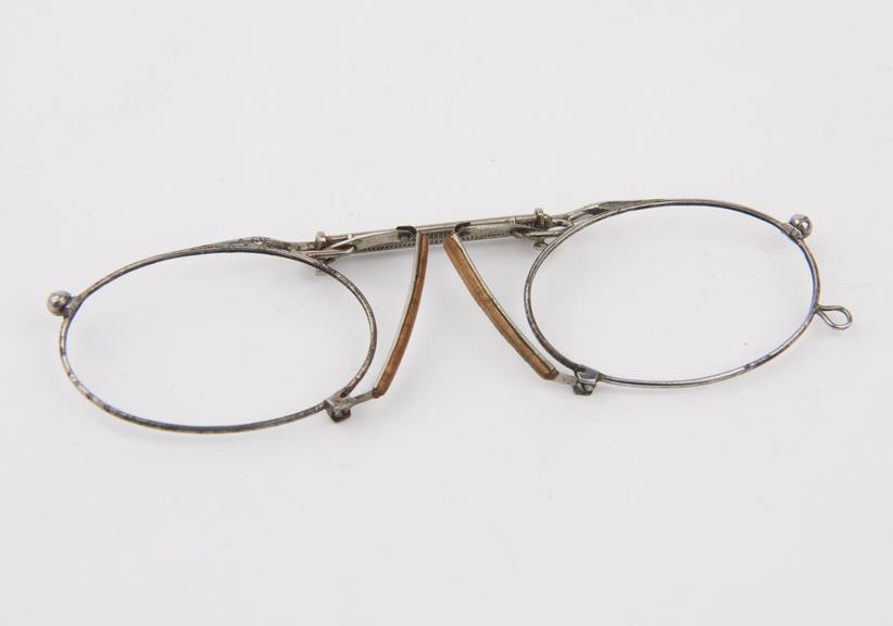 Horizontal spring clip eyeglass frames | Science Museum Group Collection
