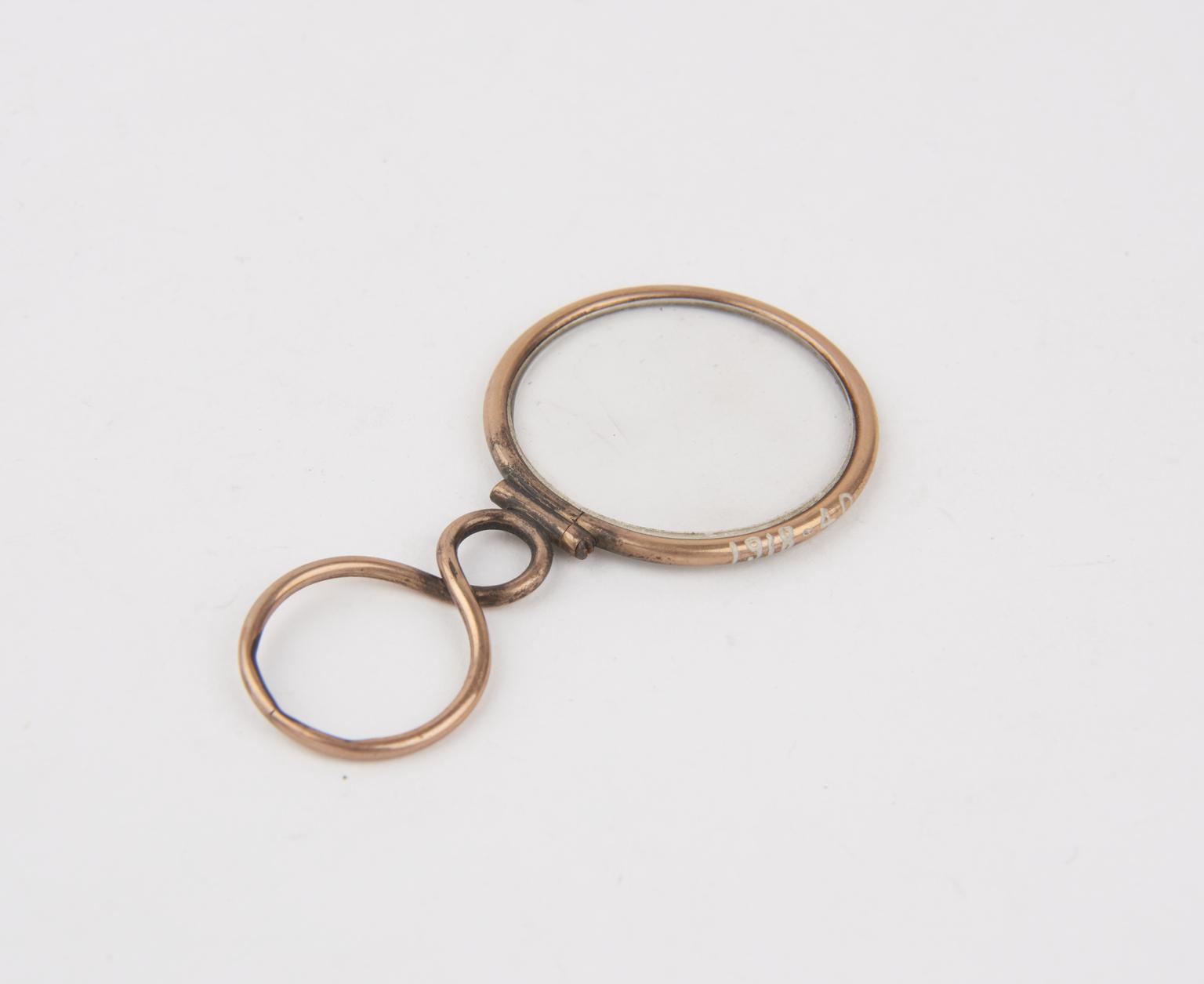 Early spectacles: hand monocular ("quizzing glass") | Science Museum ...