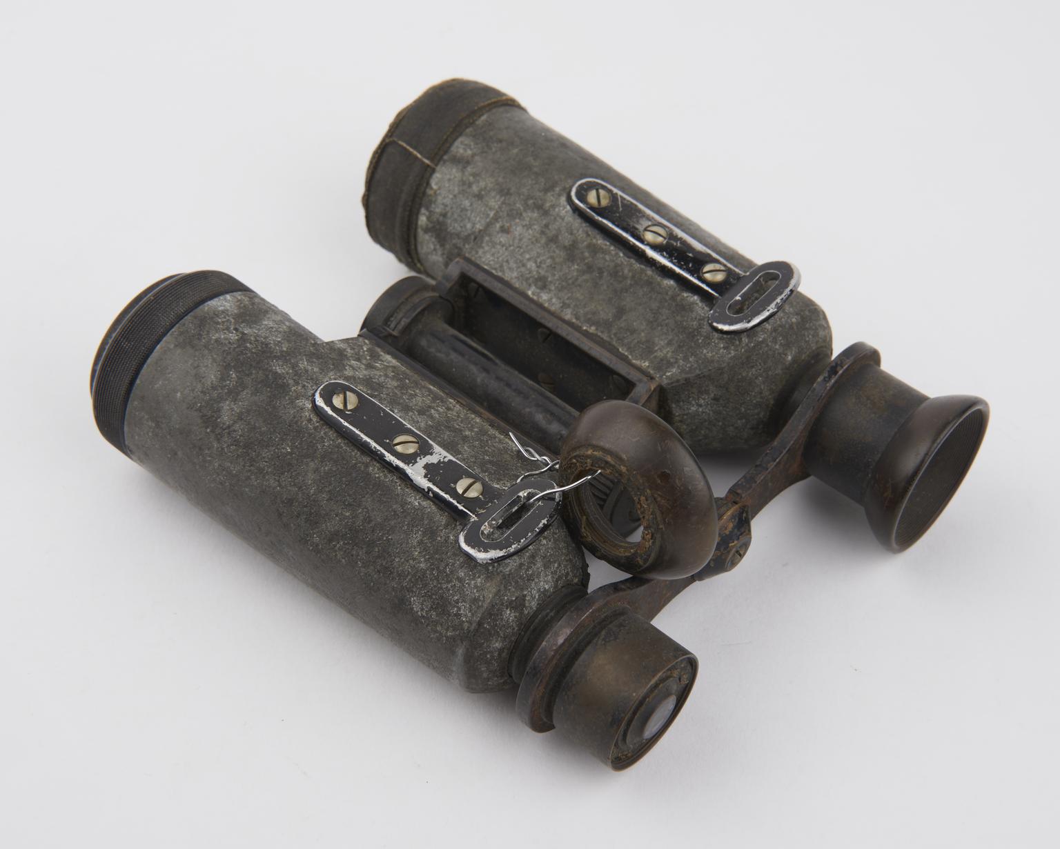 Pair of prismatic ‘roof’ type field glass binoculars | Science Museum ...