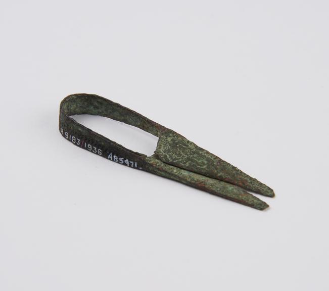 Two pairs of ancient Roman scissors. | Science Museum Group Collection