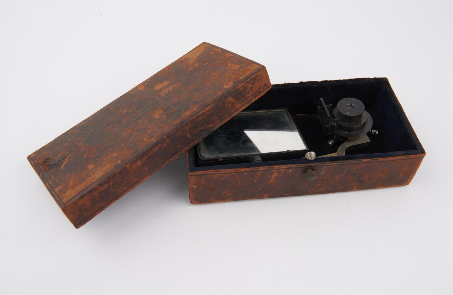 Abbe type Camera Lucida with case | Science Museum Group Collection