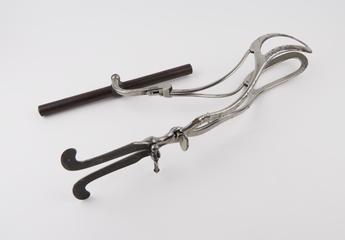 Axis traction obstetrical forceps | Science Museum Group Collection