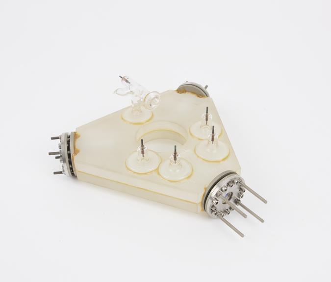 Early experimental laser gyroscope, 1979 | Science Museum Group Collection