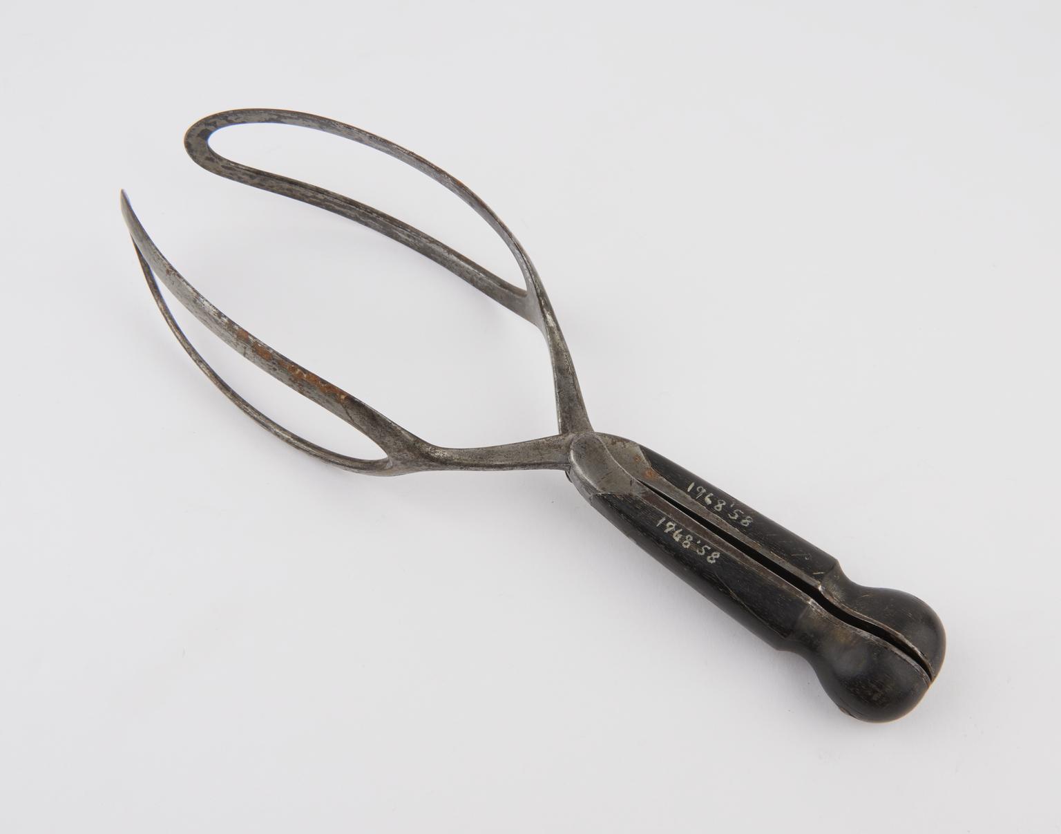 Haighton obstetrical forceps | Science Museum Group Collection