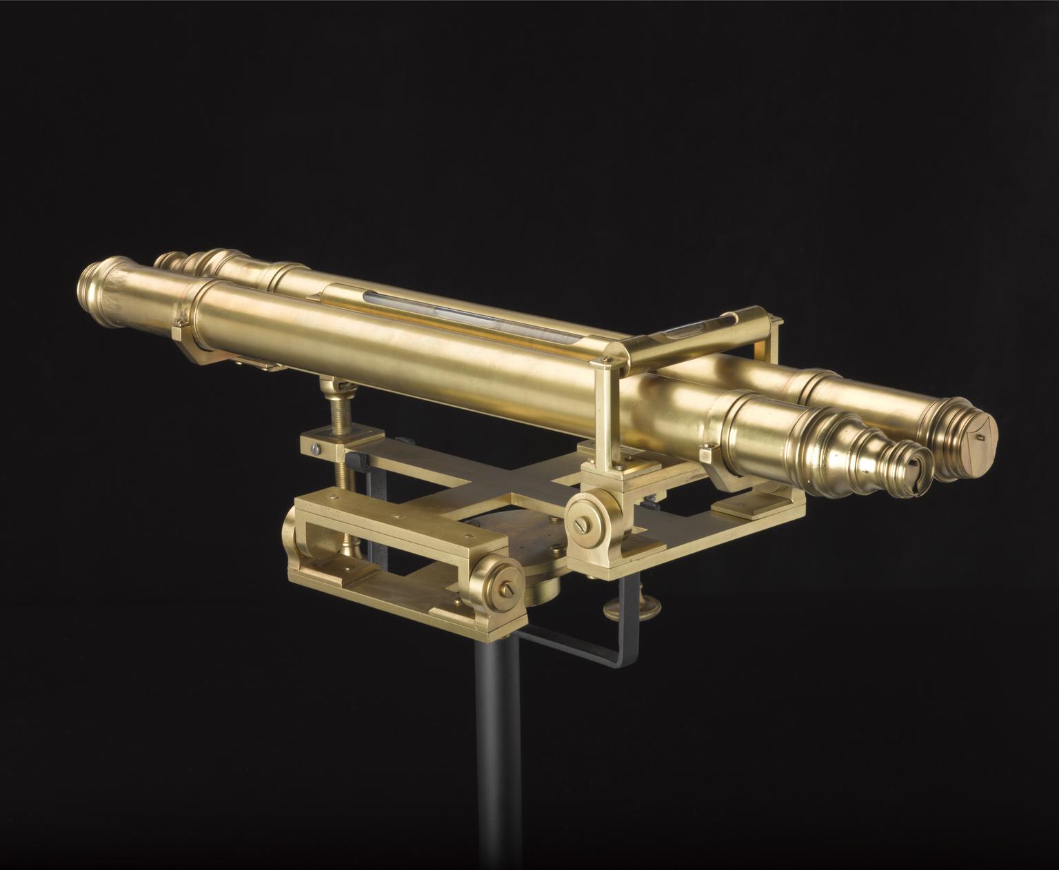 Double-telescope surveying level fitted with two bubble levels ...