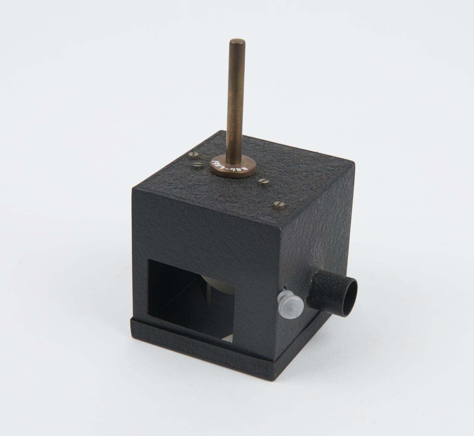 Flicker photometer mounted on short metal rod | Science Museum Group ...