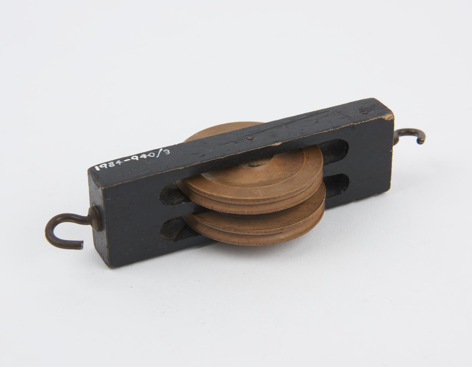 Collection of pulley blocks consisting of 5 parts | Science Museum ...