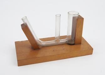 Liquid level apparatus, one-piece glass type | Science Museum Group ...