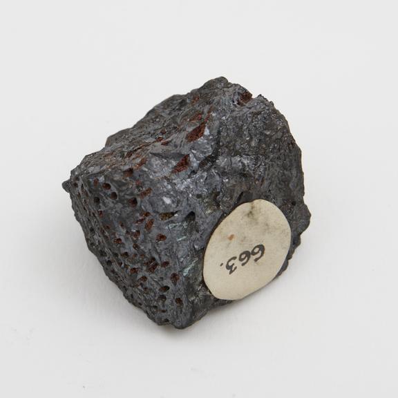 Moss copper in cavities in a regulus | Science Museum Group Collection