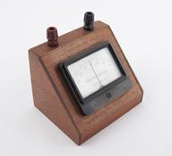 Centre-zero moving coil galvanometer by Philip Harris Ltd. | Science Museum Group Collection