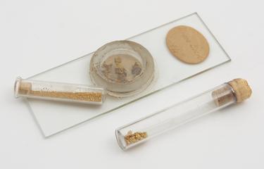 Gold crystals obtained from amalgamation works | Science Museum Group ...