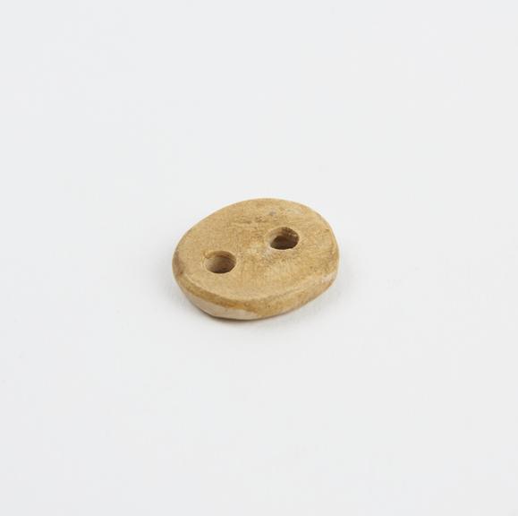 Clay button | Science Museum Group Collection