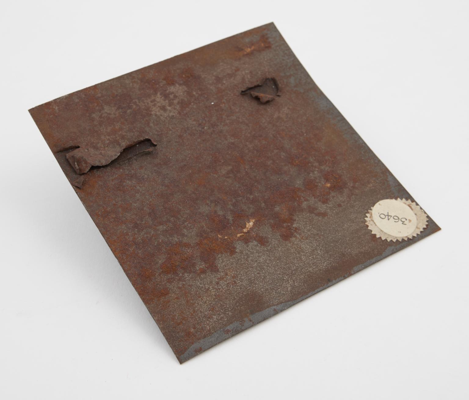 Tin plates in which the tin leaves the surface of the iron and breaks ...