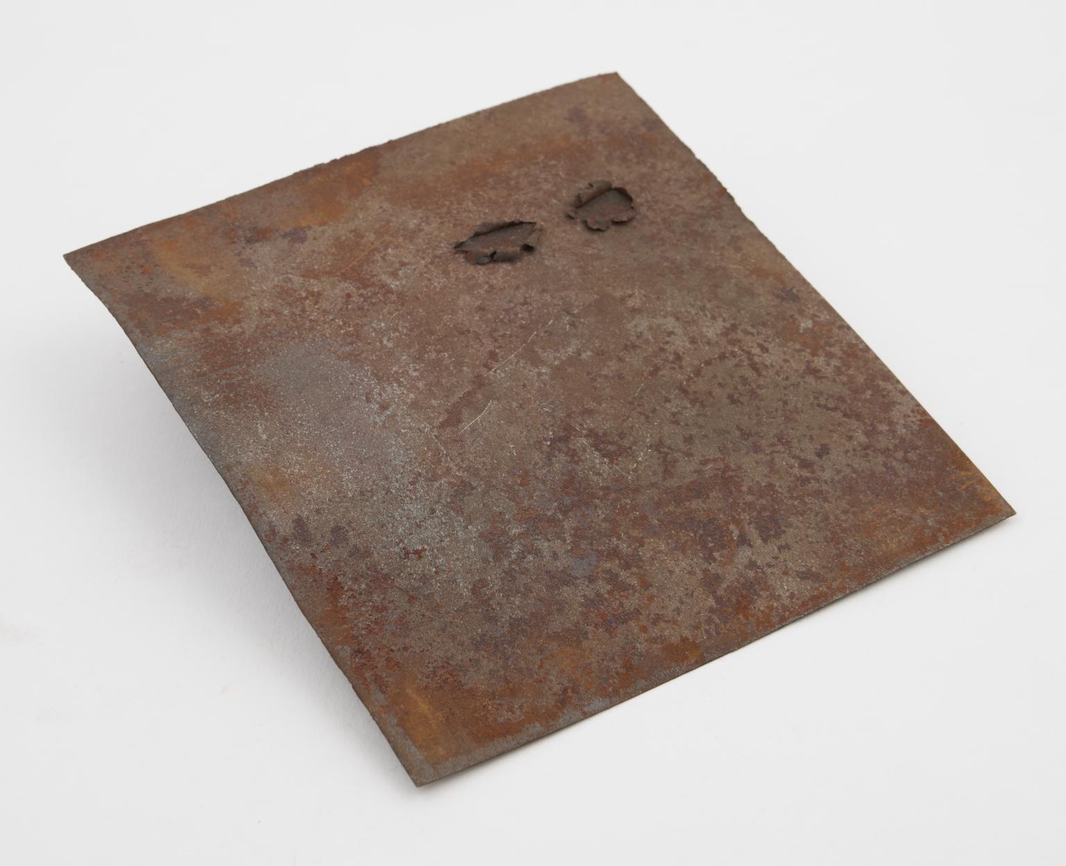 Tin plates in which the tin leaves the surface of the iron and breaks ...