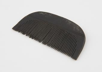 Semi-circular-shaped comb | Science Museum Group Collection
