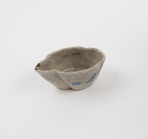 Pap boat or medicine cup | Science Museum Group Collection