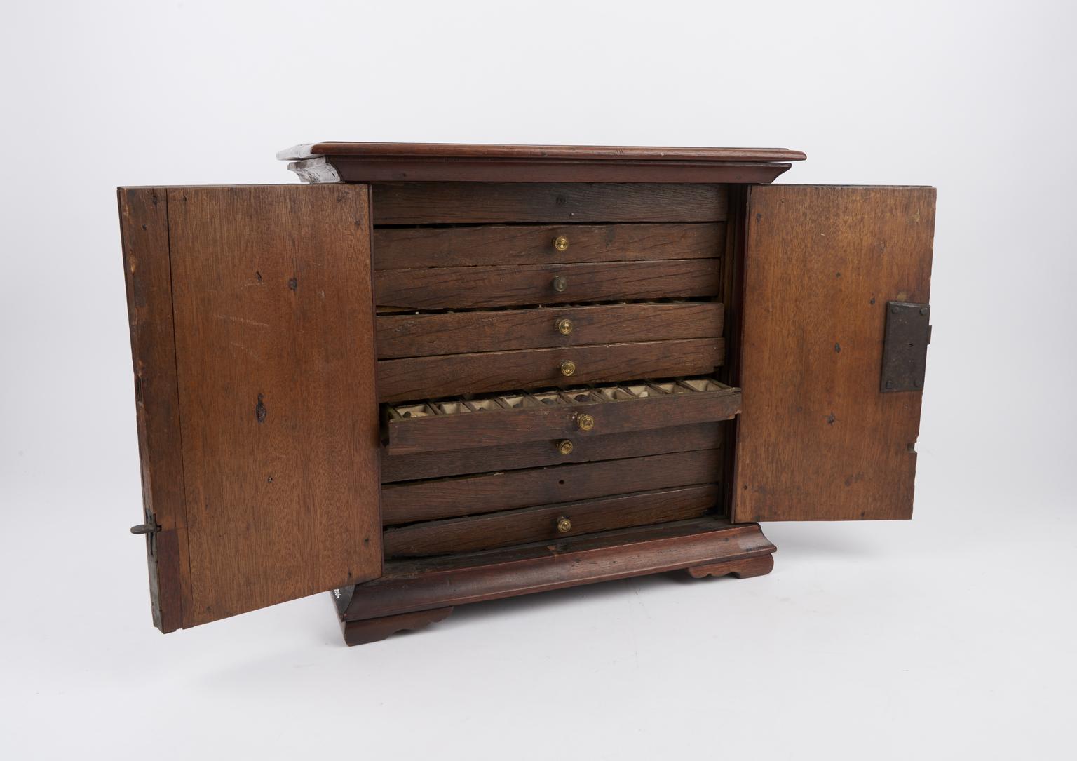 17th century materia medica cabinet | Science Museum Group Collection