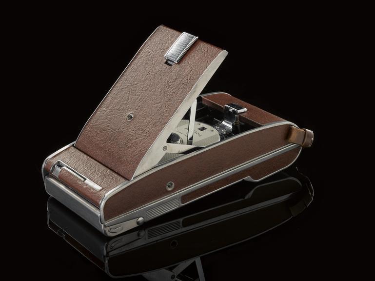 Polaroid Land Camera Model 95 | Science Museum Group Collection