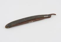 Razor, cut-throat, steel with horn handle | Science Museum Group Collection