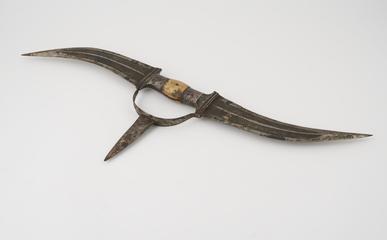 Double-bladed dagger | Science Museum Group Collection
