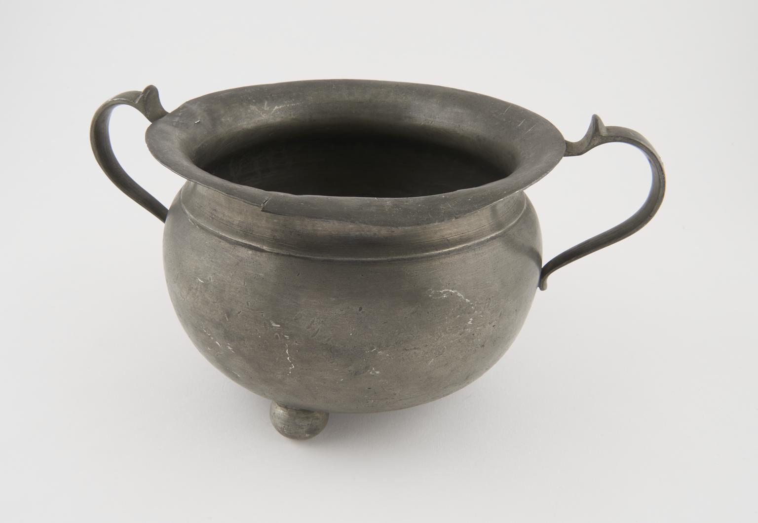 Pewter chamber pot with two handles and three feet | Science Museum ...