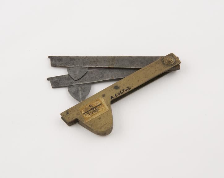 Metal double bladed fleam | Science Museum Group Collection