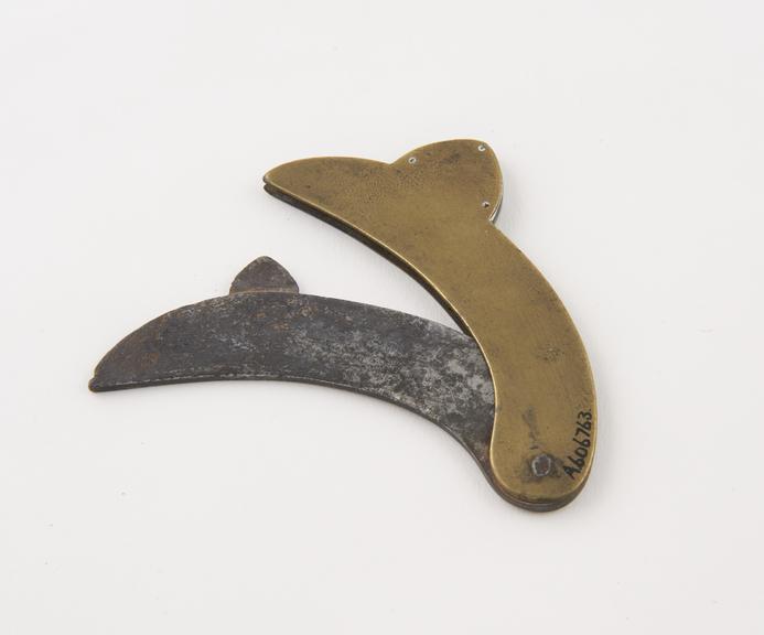 Metal, single bladed fleam | Science Museum Group Collection