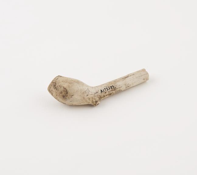 Clay tobacco pipe | Science Museum Group Collection