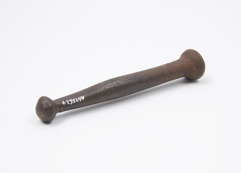Iron pestle with knob handle | Science Museum Group Collection