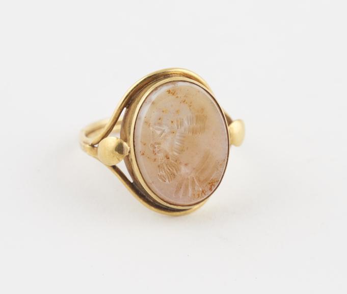 Finger ring, gold, setting bears an engraving of Hippocrates | Science ...