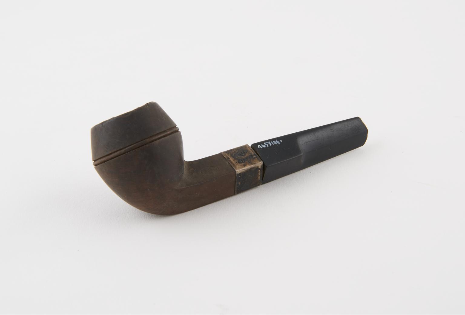 Briar tobacco pipe | Science Museum Group Collection