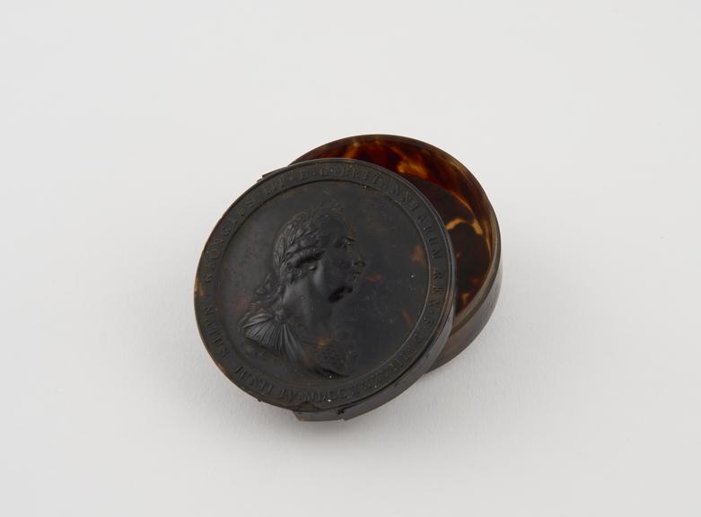 Tortoiseshell snuff box | Science Museum Group Collection