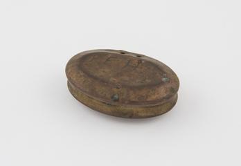 Simple brass snuff box | Science Museum Group Collection