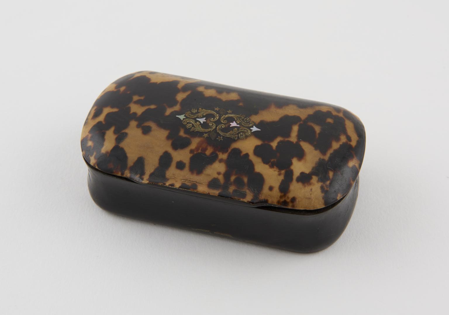 Horn snuff box with hinged tortoiseshell lid | Science Museum Group ...