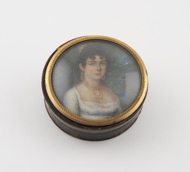 Tortoiseshell snuff box with portrait of Caroline Bonaparte | Science ...